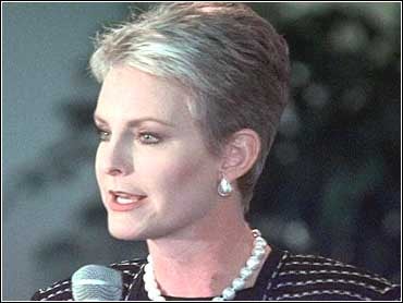 Mrs. McCain Walks A Fine Line - CBS News