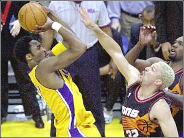 Kobe Comes Through In Clutch - CBS News
