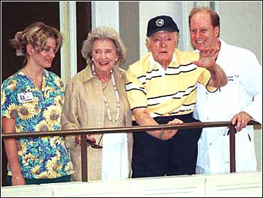 Bob Hope Goes Home - CBS News