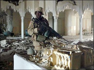 Soldiers Sweep Into Saddam's Palace - CBS News