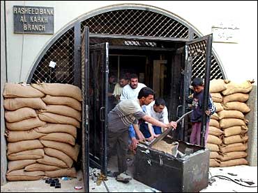 Looting, Lawlessness Reign In Iraq - CBS News