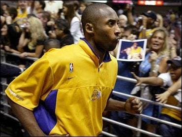 Kobe Back On The Court - CBS News