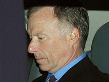 Libby Gets A Little Help From His Friends - CBS News