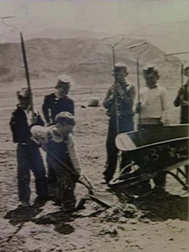 Cowboys To Sign Chris Warren - CBS News