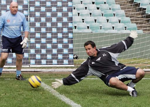 Izzo Staying At Michigan State - CBS News