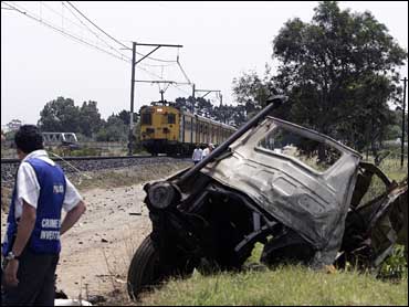 27 Dead In South Africa Train Crash - CBS News
