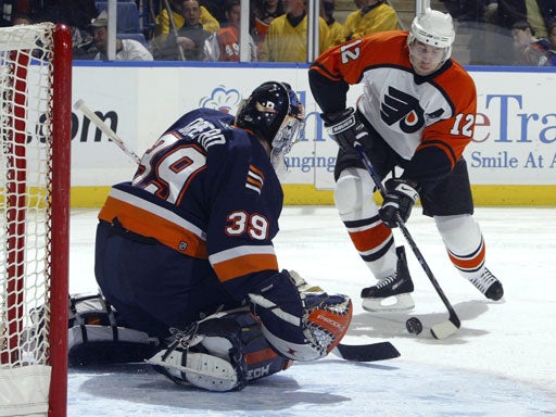 Jeter Finally In The Fold - CBS News