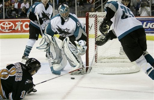 Sharks Win 10th Straight Vs. Capitals - CBS News