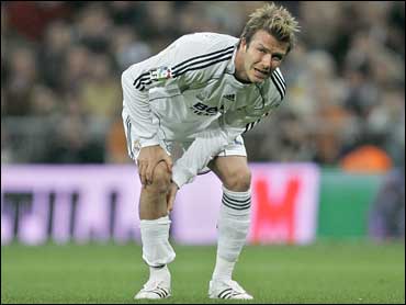Soccer Star David Beckham Injures Knee - CBS News