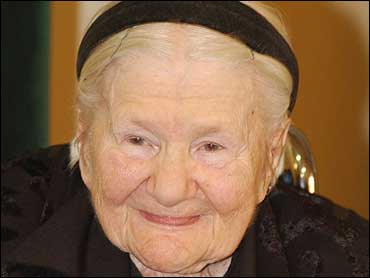 Poland Honors Holocaust Hero - CBS News