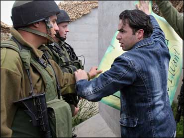 Carter Rains Treys On Hornets - CBS News