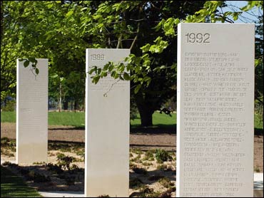 Memorial Honors Fallen Journalists - CBS News