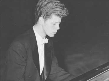 When Van Cliburn conquered the U.S.S.R. - CBS News