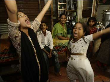 "Slumdog" Win Cheered In Mumbai's Slums - CBS News