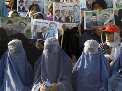 Fans Attack Baseball Coach On Field - CBS News