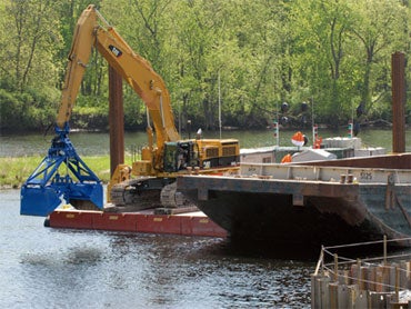 Crews Tear out Remnants of Old N.Y. Fort - CBS News