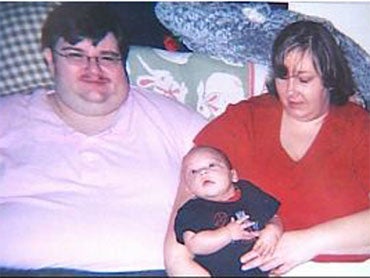 900-Pound Man Dies after Cut from Chair - CBS News