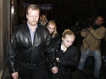 Amanda Knox's Parents Face Italy Slander Trial - CBS News