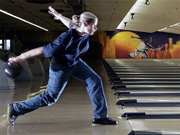 Pro Bowling Crowns First Female Kingpin - CBS News