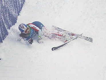 Vonn Breaks Finger in Giant Slalom Crash - CBS News