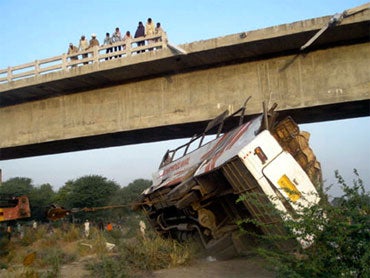 India Bus Crash Kills 26, Injures 34 - CBS News