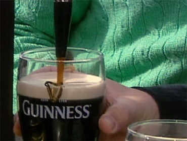 How to Pour the Perfect Pint - CBS News