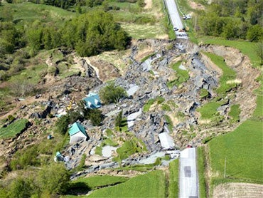 Quebec Sinkhole Victims' Bodies Found - CBS News