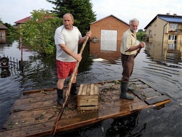 Poland Flood Threatens Warsaw, Submerges Towns - CBS News
