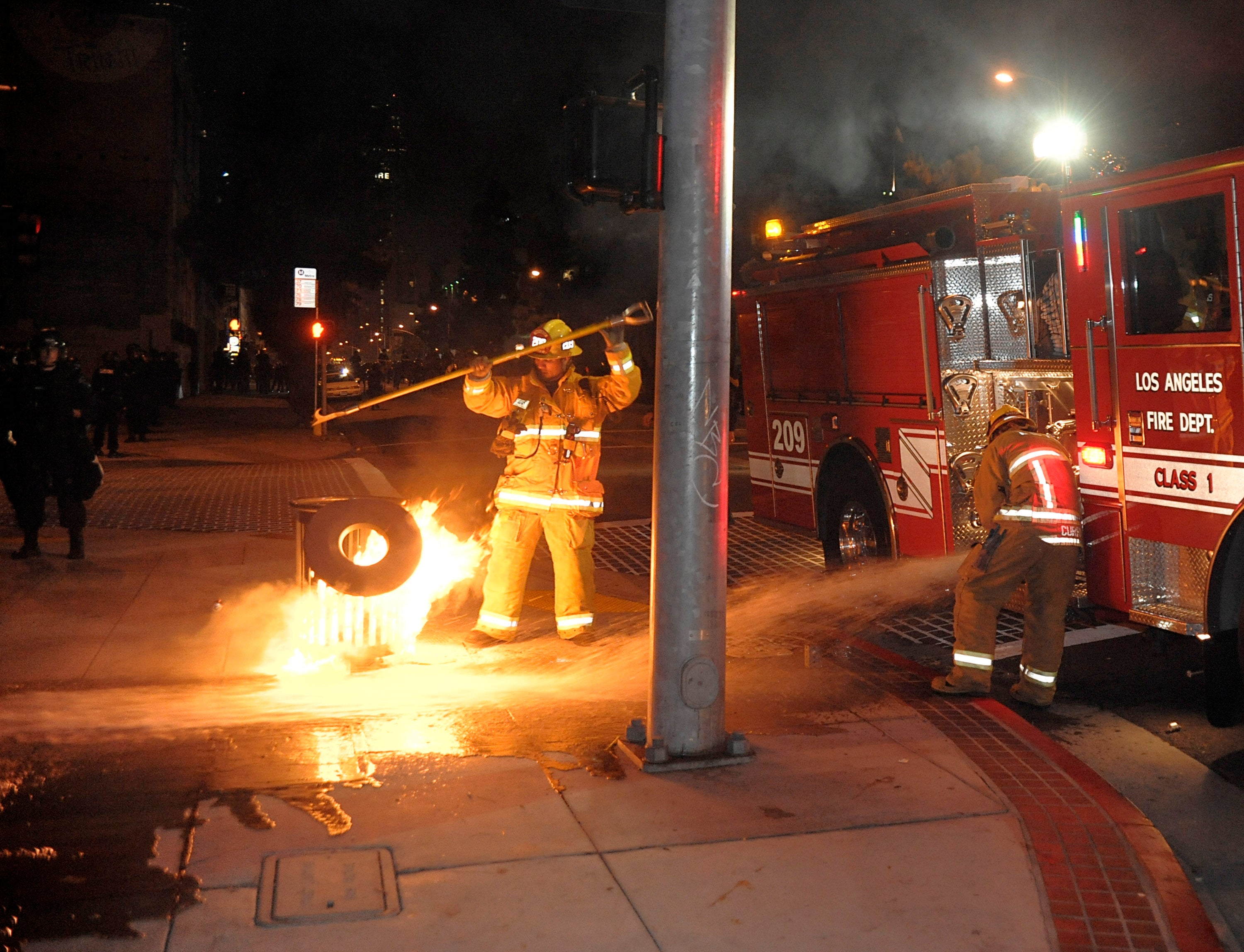 Lakers Riot: Looting, Violence After Lakers Win Over Celtics - CBS News