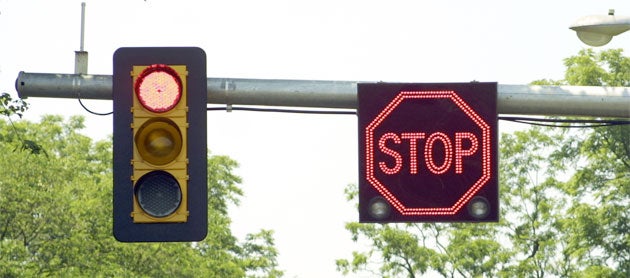 Stop-and-Go Chase: Woman Observes Red Lights with Police in Pursuit ...