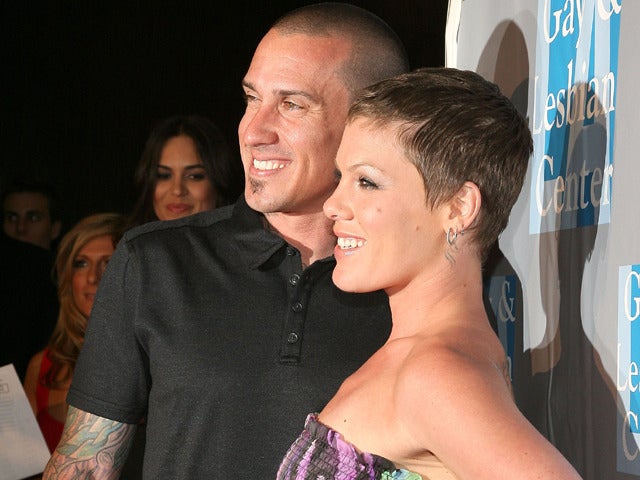 Pink Pregnancy Rumors: Real or Just Flutter on Twitter? - CBS News