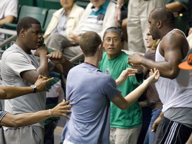 Renardo Sidney, Elgin Bailey Caught Brawling on Camera - CBS News