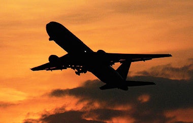 6 Essentials to Work More Effectively on Your Next Flight