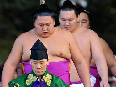 Sumo Wrestlers May Have Rigged Matches for Money - CBS News