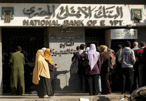 Egypt Bank Closures Add Strain On Economy - CBS News