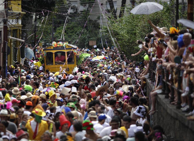 16 die in freak electrocution at Brazil parade - CBS News