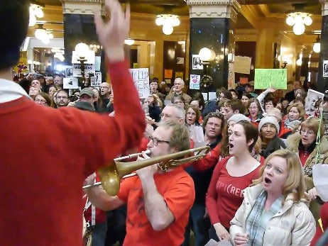 Viral Video: Wisconsin flash mob protesters sing song from "Les ...