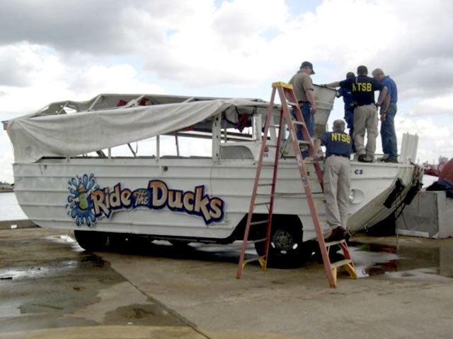 Tug pilot in deadly boat crash was on cell - CBS News
