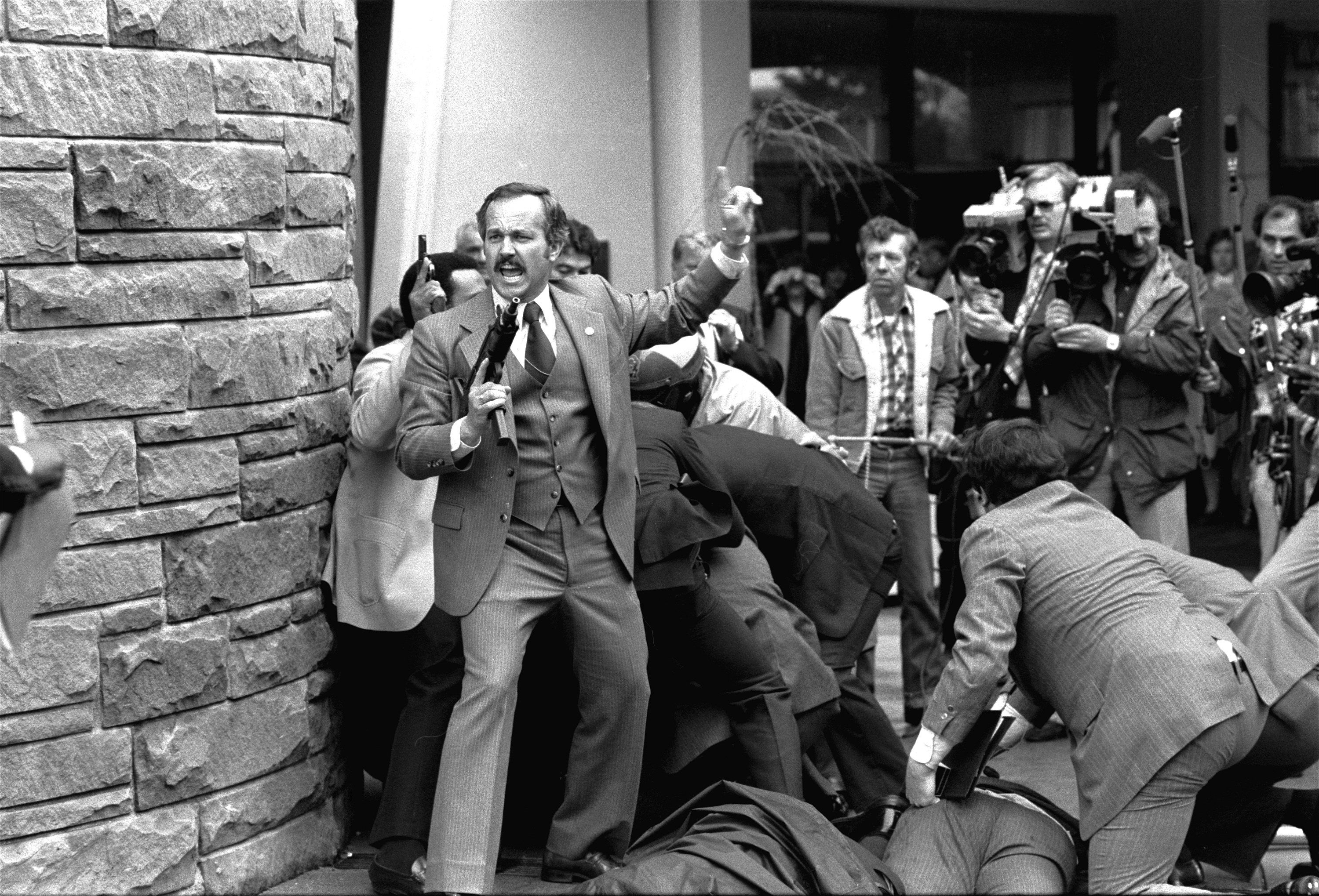 Secret Service after Reagan shot: "Let's hustle" - CBS News