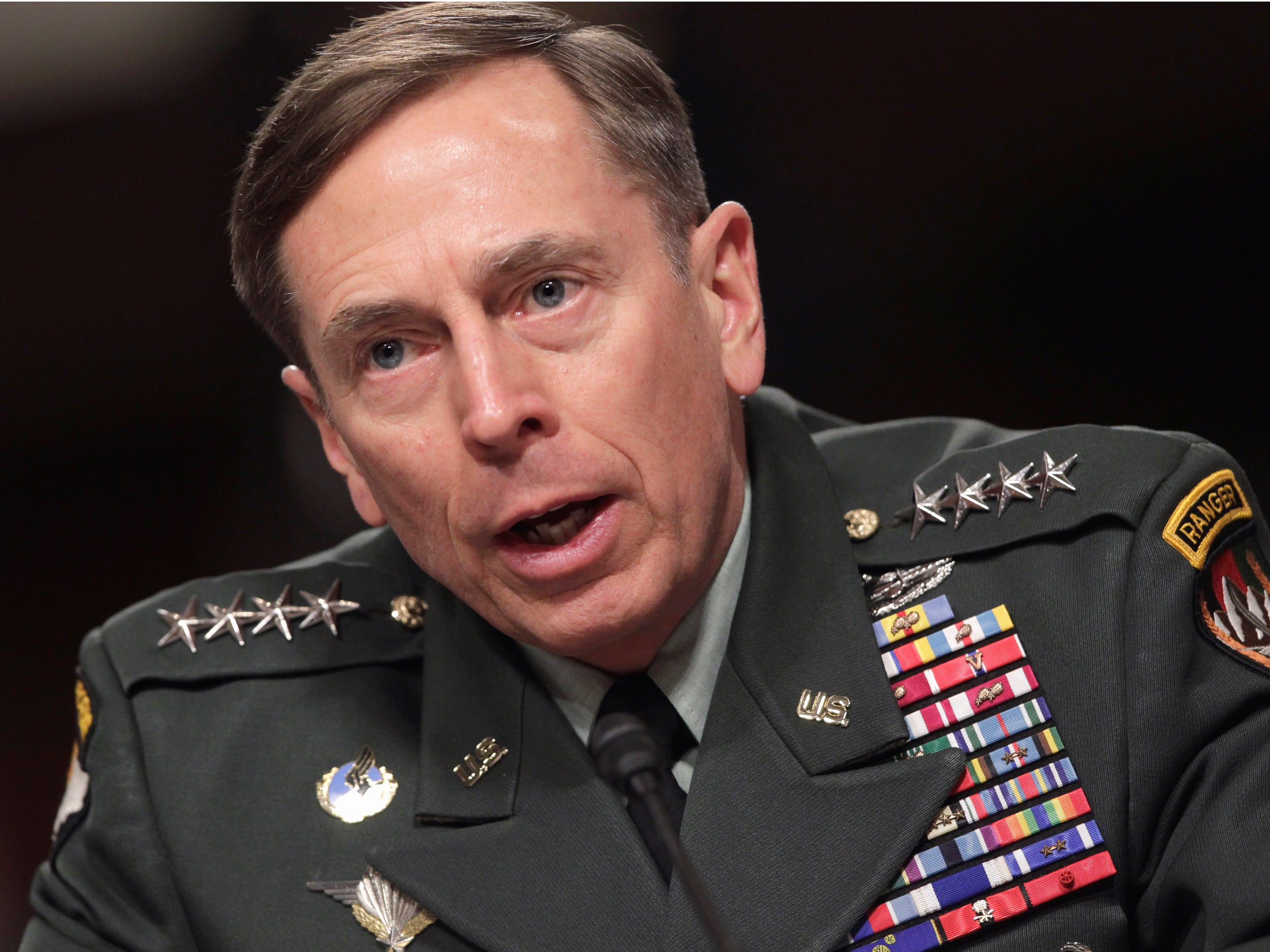 Petraeus retiring from Army to head CIA - CBS News