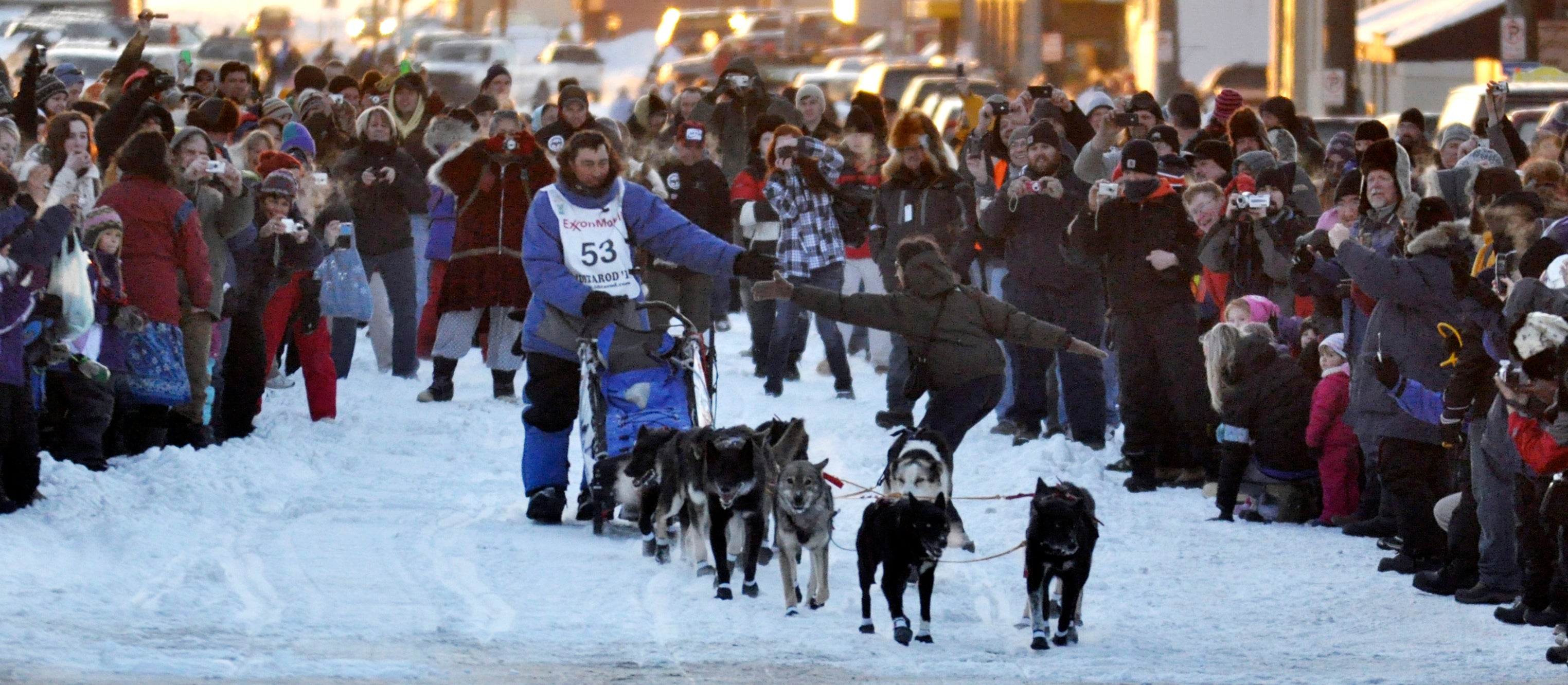 John Baker wins the Iditarod in record time - CBS News