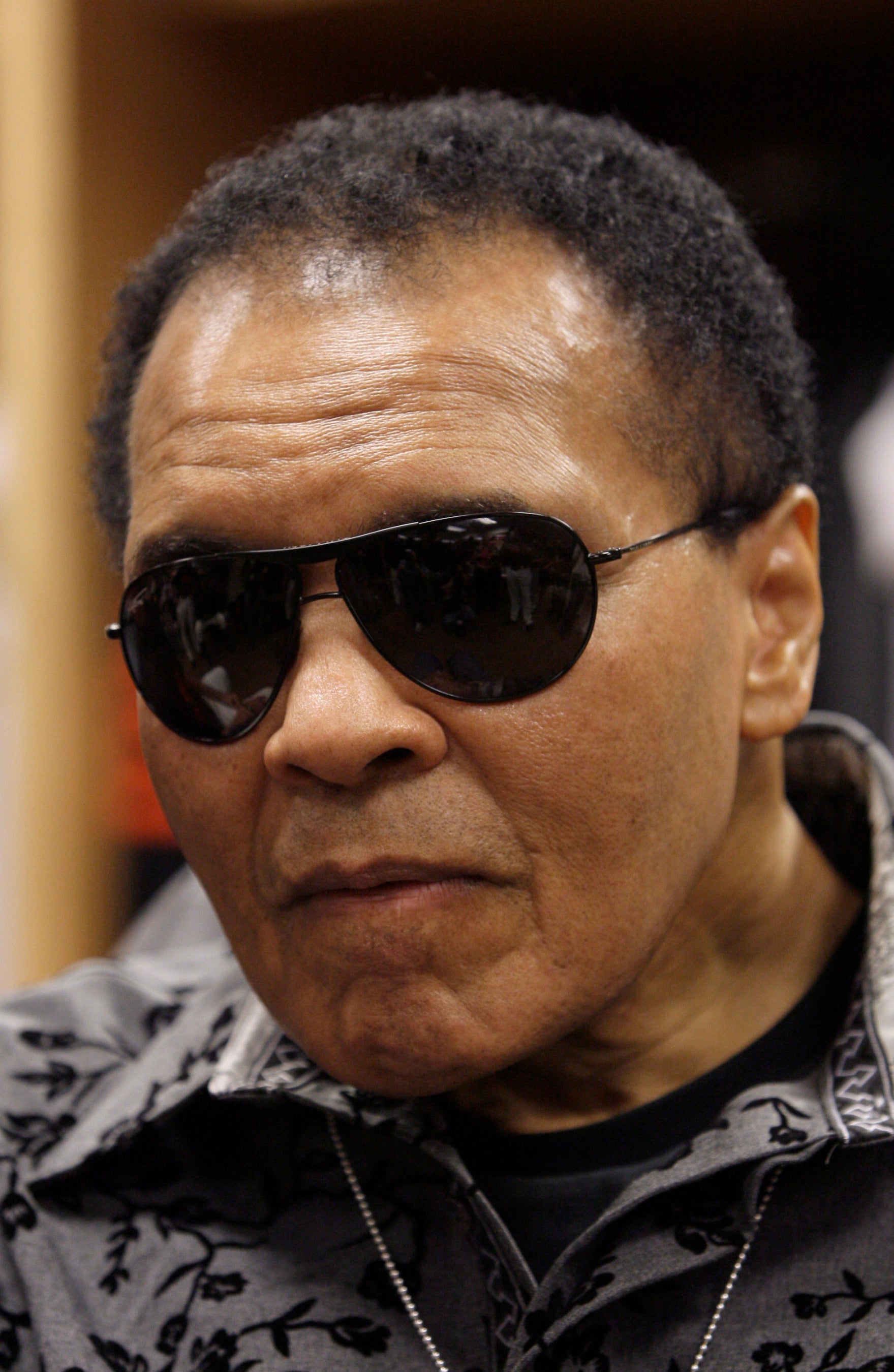Muhammad Ali: I'd go to Iran to free U.S. hikers - CBS News
