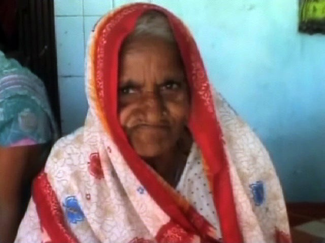 Woman can't stop eating sand - CBS News
