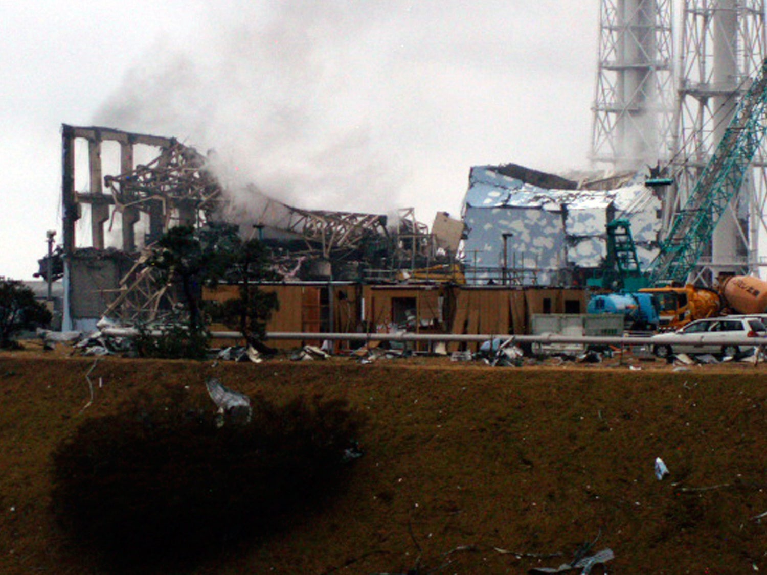 Dangerous core breach suspected at Japan reactor - CBS News