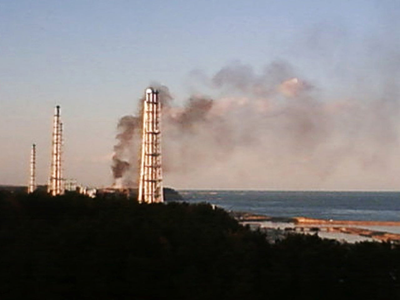 Japan nuke plant plugs highly radioactive leak - CBS News