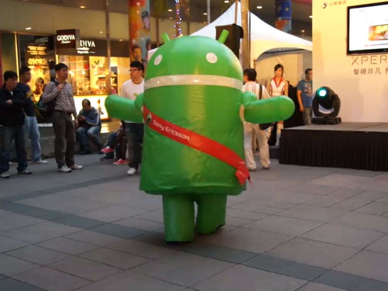 Android mascot is a dancin' fool - CBS News