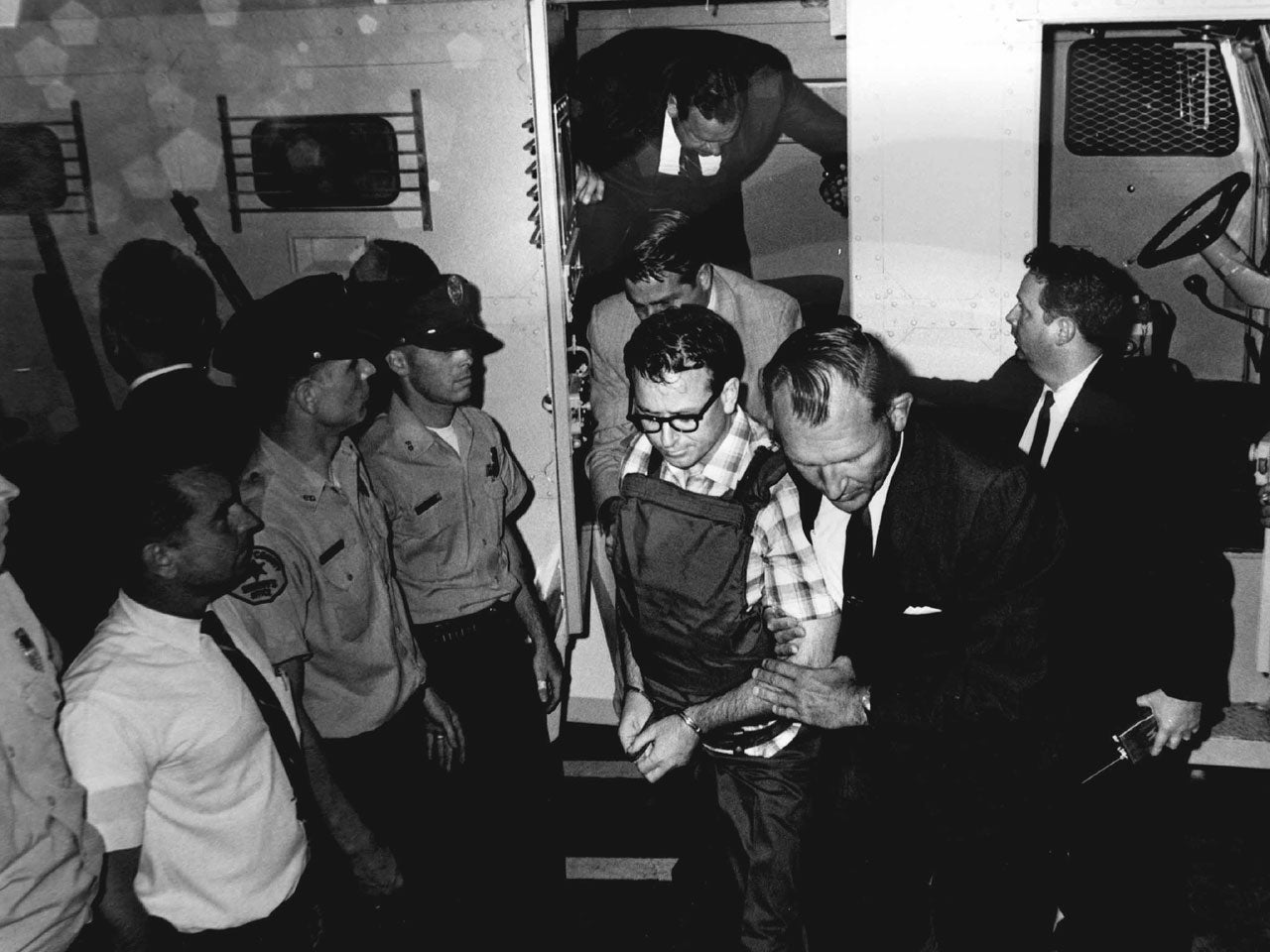 New photos emerge of MLK's killer - CBS News