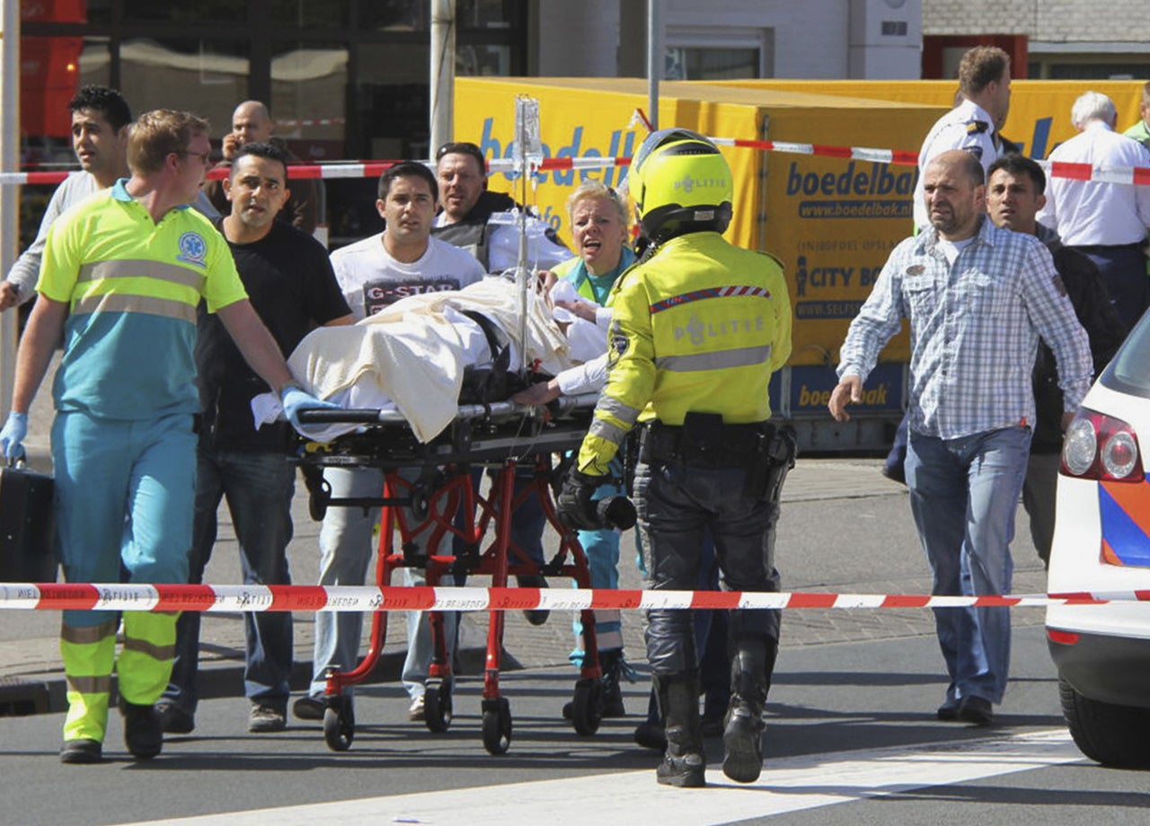 7 killed, 15 wounded in Dutch mall shooting - CBS News