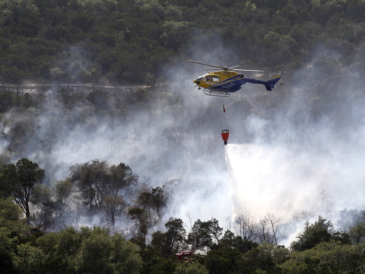 Texas wildfires reach Austin, threaten to spread - CBS News