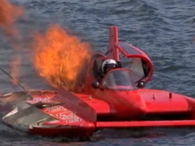 Hydroplane driver narrowly escapes fiery death (VIDEO) - CBS News